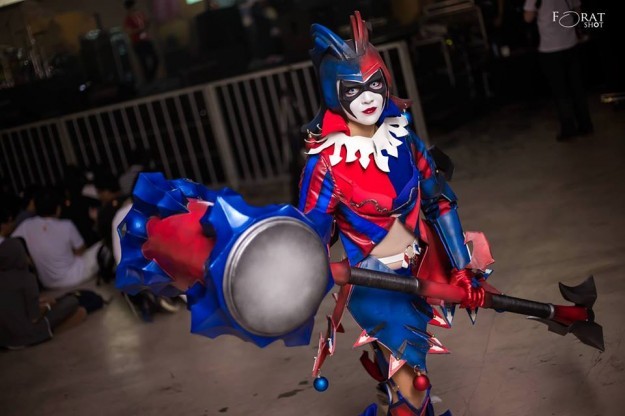 BRUTAL cosplay de Harley Quinn (versión Square Enix) - Cosplay cómics
